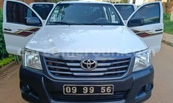 Buy used toyota hiluxe vigo white car in yaounde in central cameroon ...